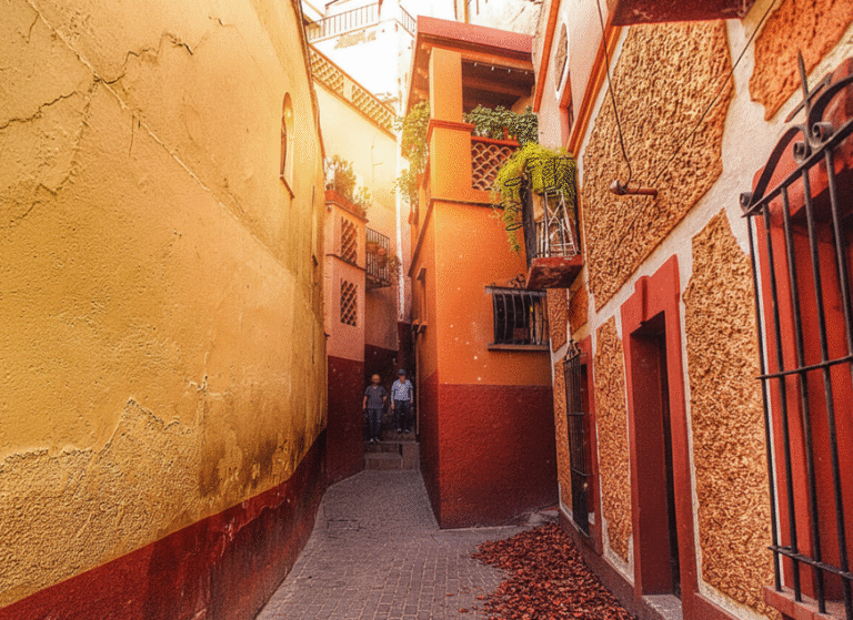 Alley of the Kiss Guanajuato: Visit Callejon del Beso